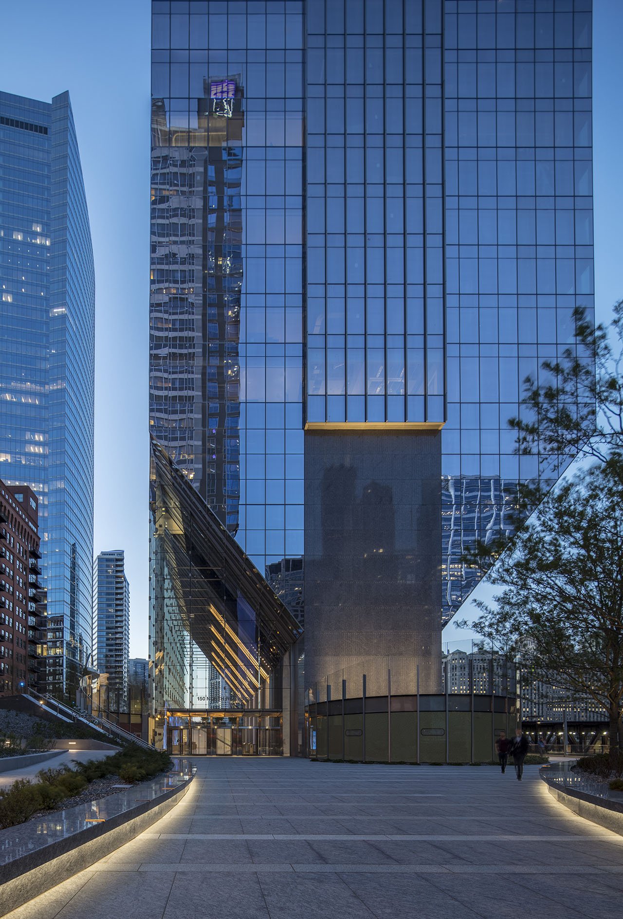 150 North Riverside Drive - Building Lighting Design - One Lux Studio